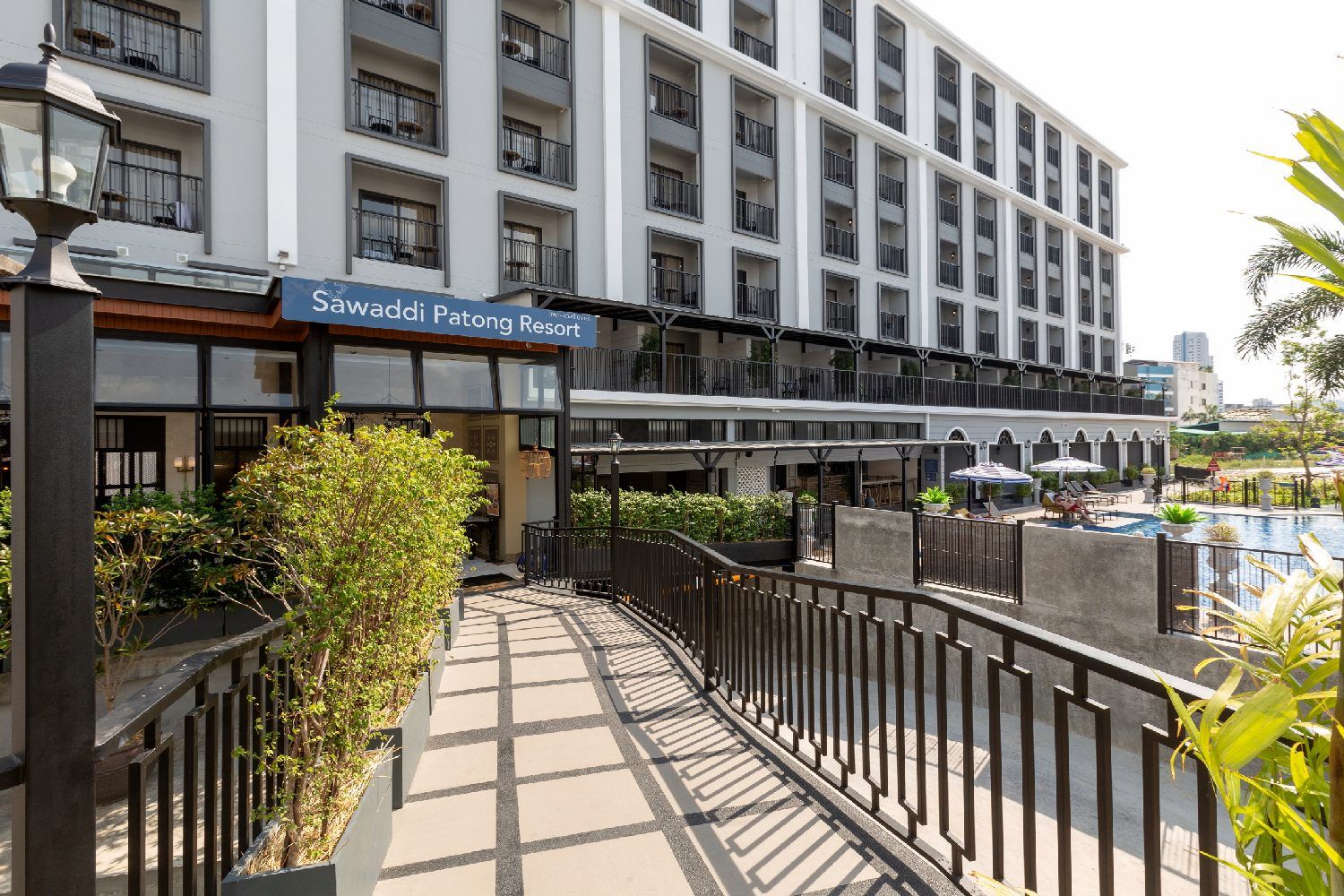 Experiences | Tour East