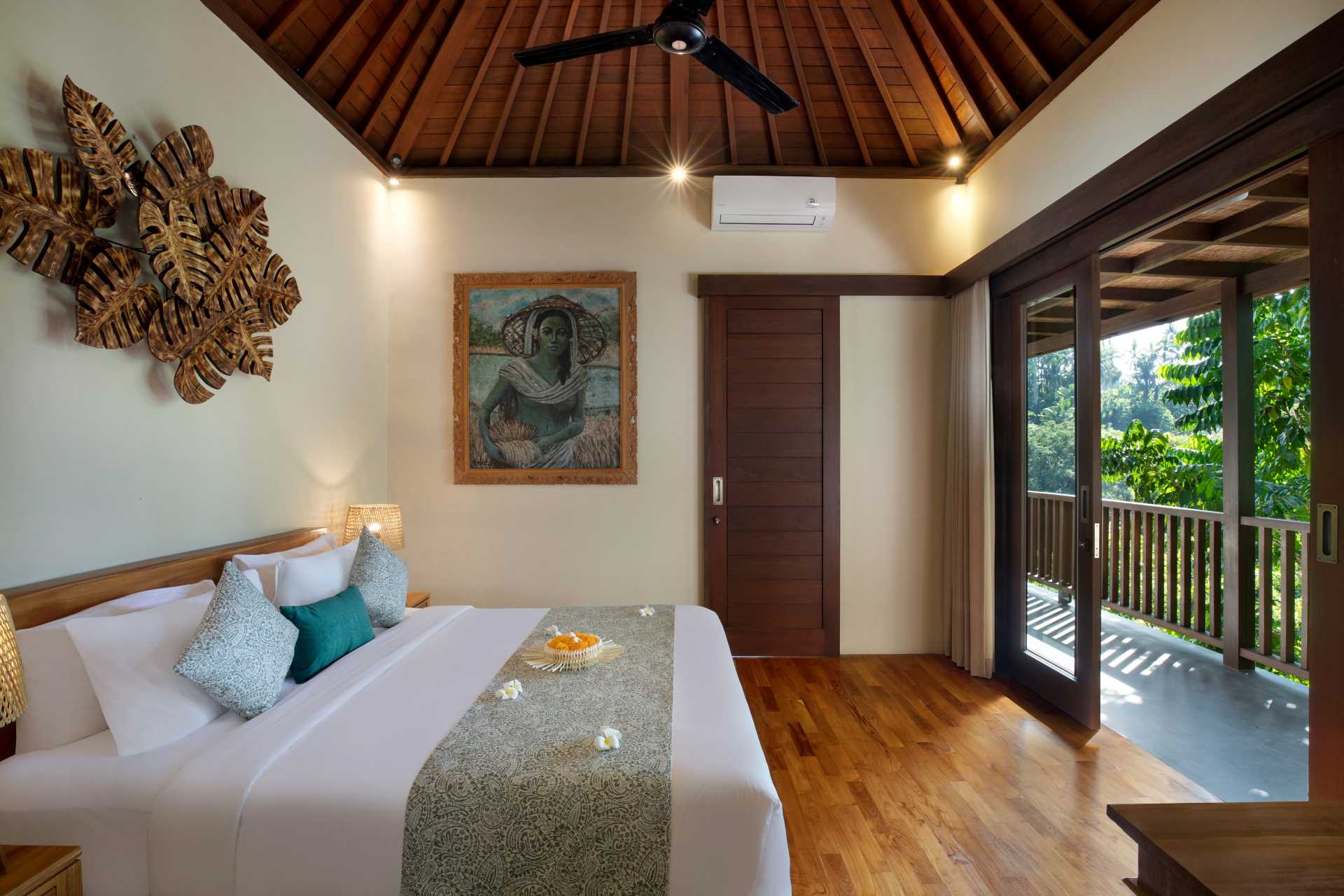 Experiences | Tour East