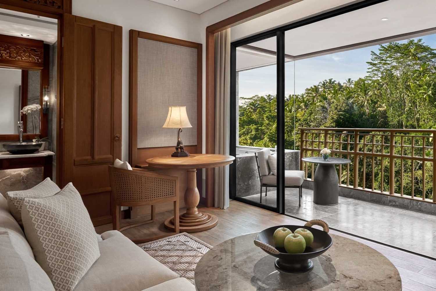 Experiences | Tour East