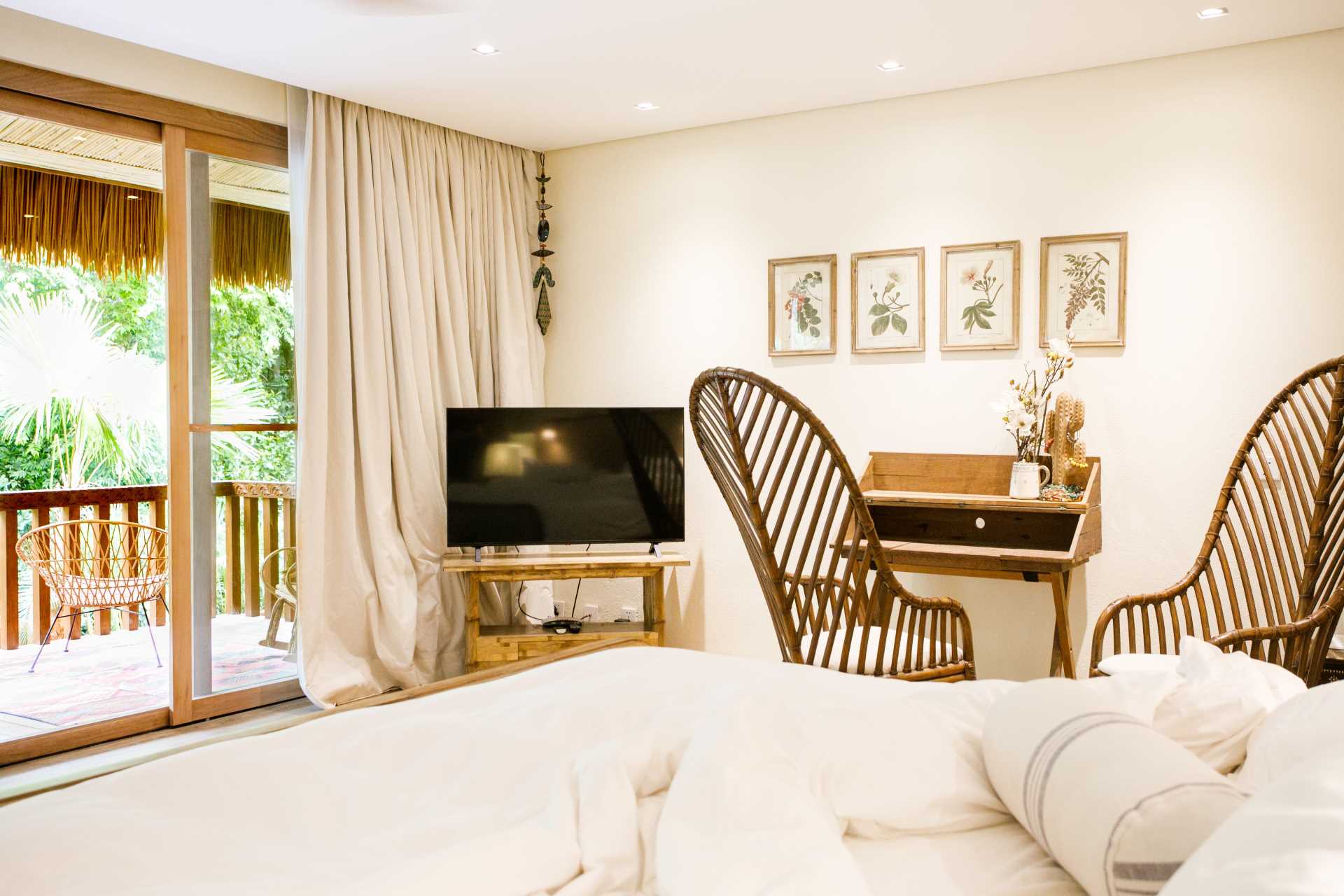 Experiences | Tour East