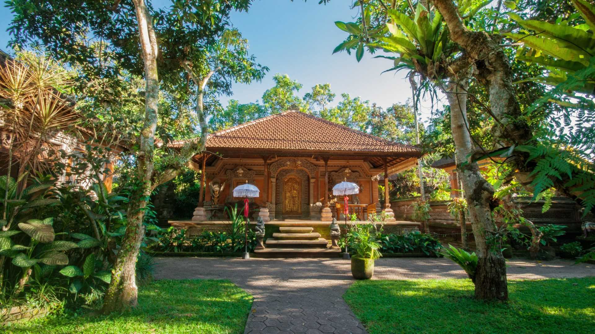 Experiences | Tour East